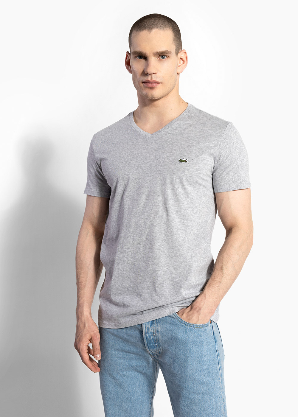 LACOSTE V-Neck 29,99 € - Sneaker Peeker - I migliori sconti! Calzature ...