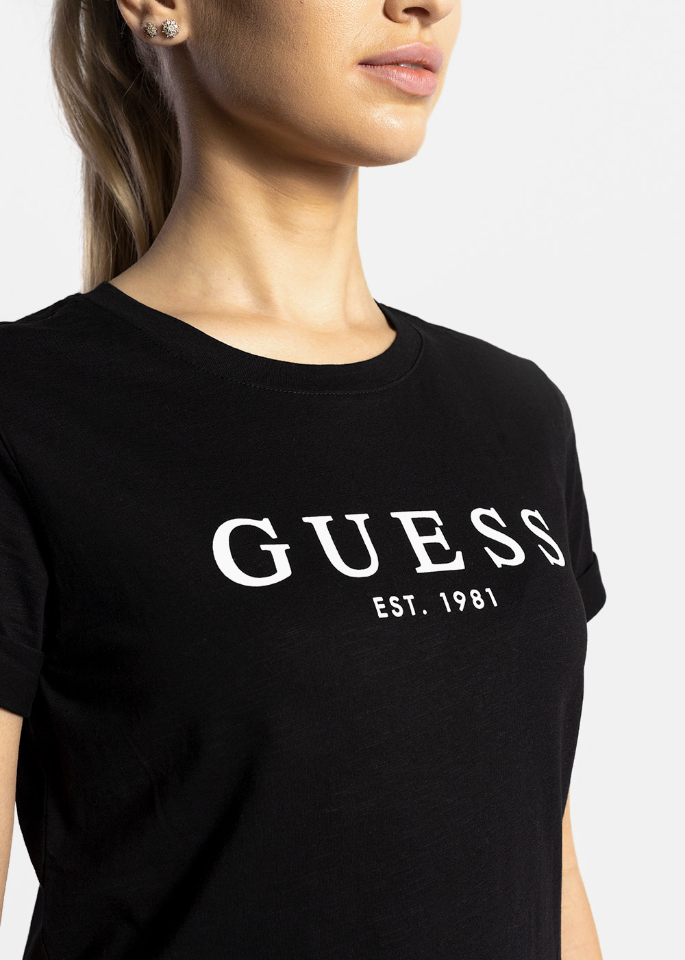 GUESS ES SS GUESS 1981 ROLL CUFF TEE 18,99 € - Sneaker Peeker - I migliori sconti! Calzature ...